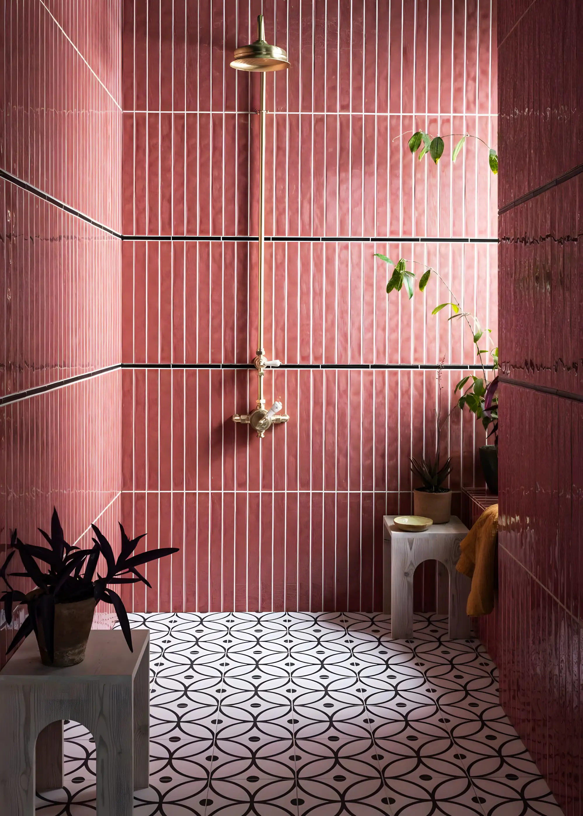 Red Subway Decorative Bathroom Unit With Round Floor Tiles